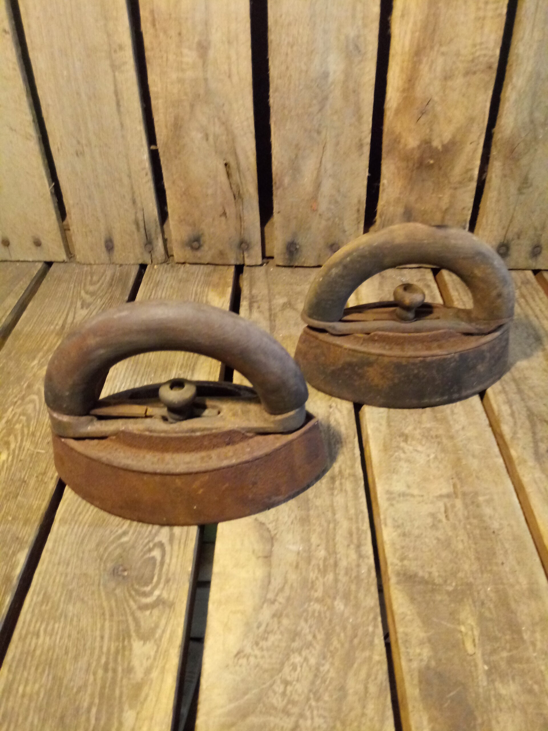 2 Antique Rusty Irons - Etsy