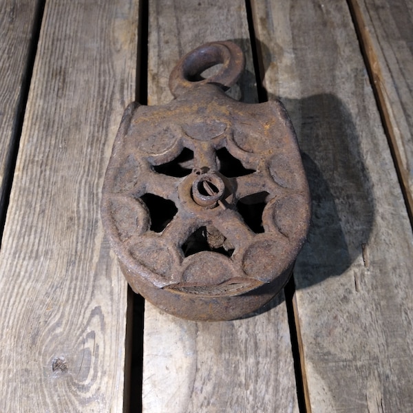 Rusty Pulley - Etsy