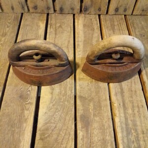 2 Antique Rusty Irons - Etsy