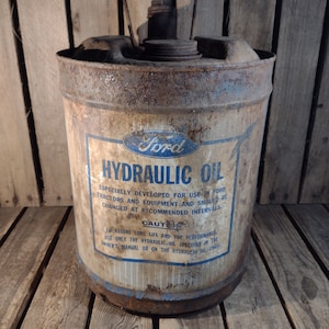 Vintage Rusty Oil Can - Etsy