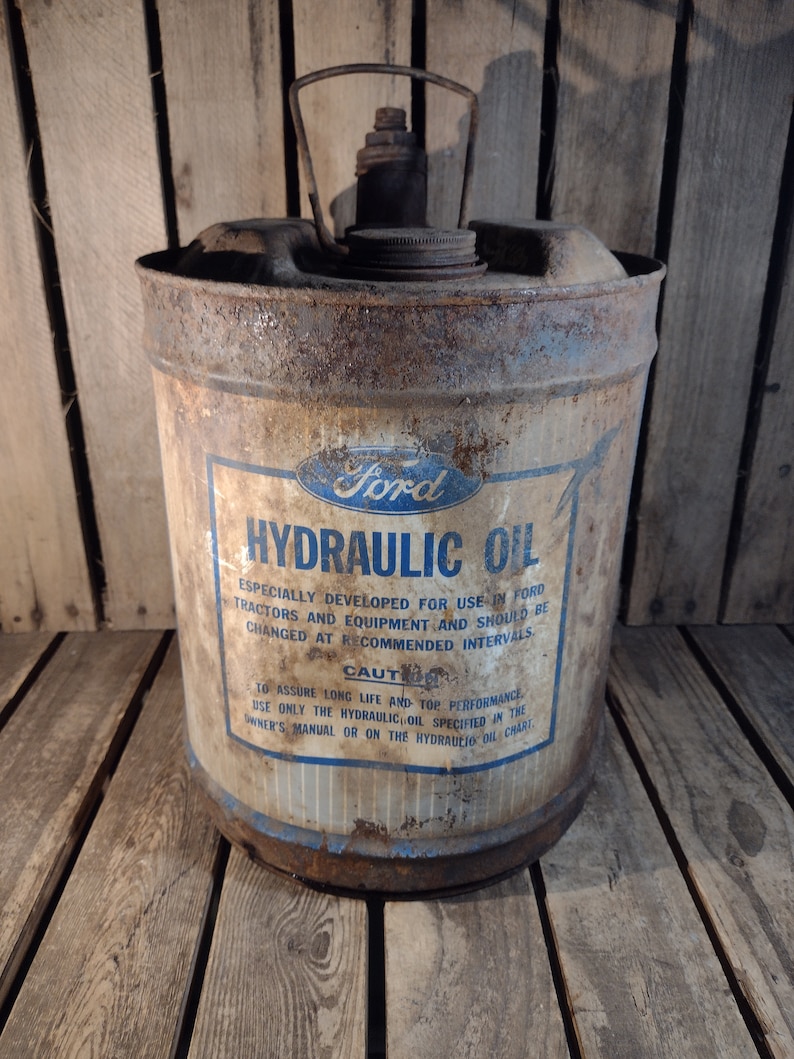 Vintage Rusty Oil Can - Etsy