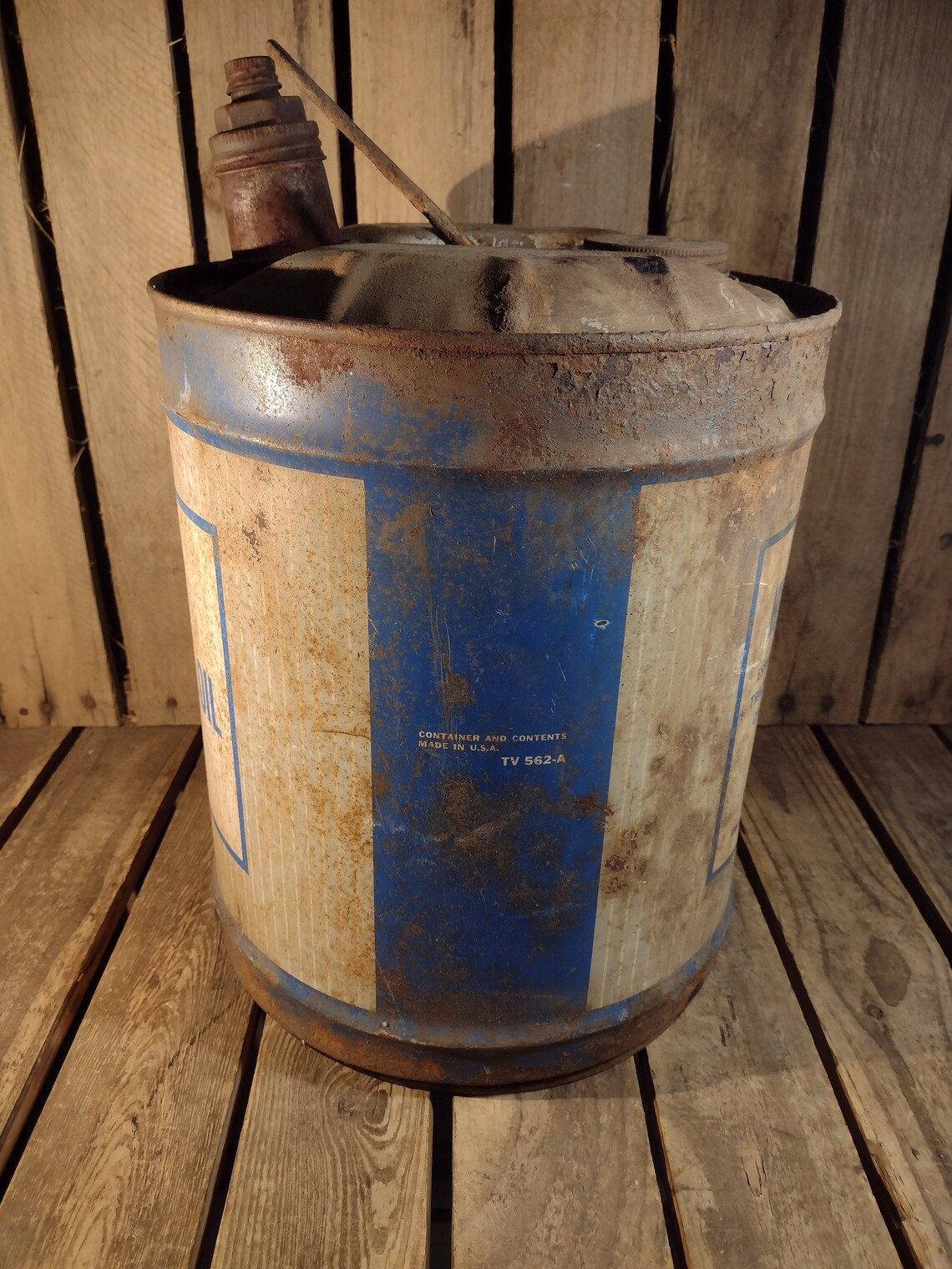 Vintage Rusty Oil Can - Etsy