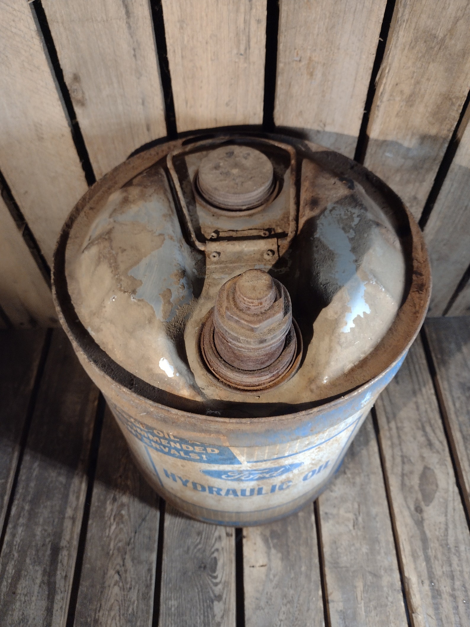 Vintage Rusty Oil Can - Etsy