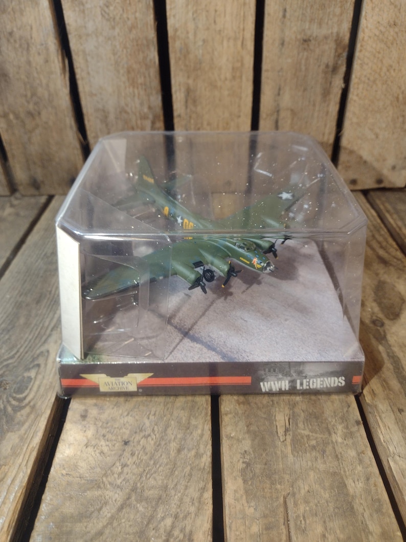 Corgi WWII Legends B-17 Flying Fortress Diecast Model Airplane 2005 ...