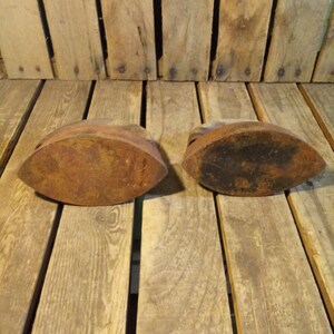 2 Antique Rusty Irons - Etsy