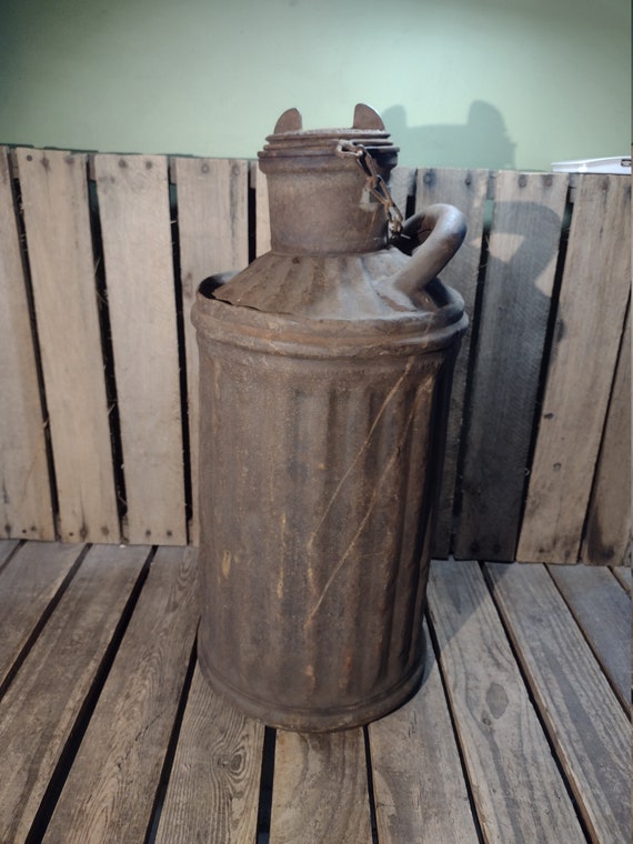Antique Rusty Oil Can - Etsy