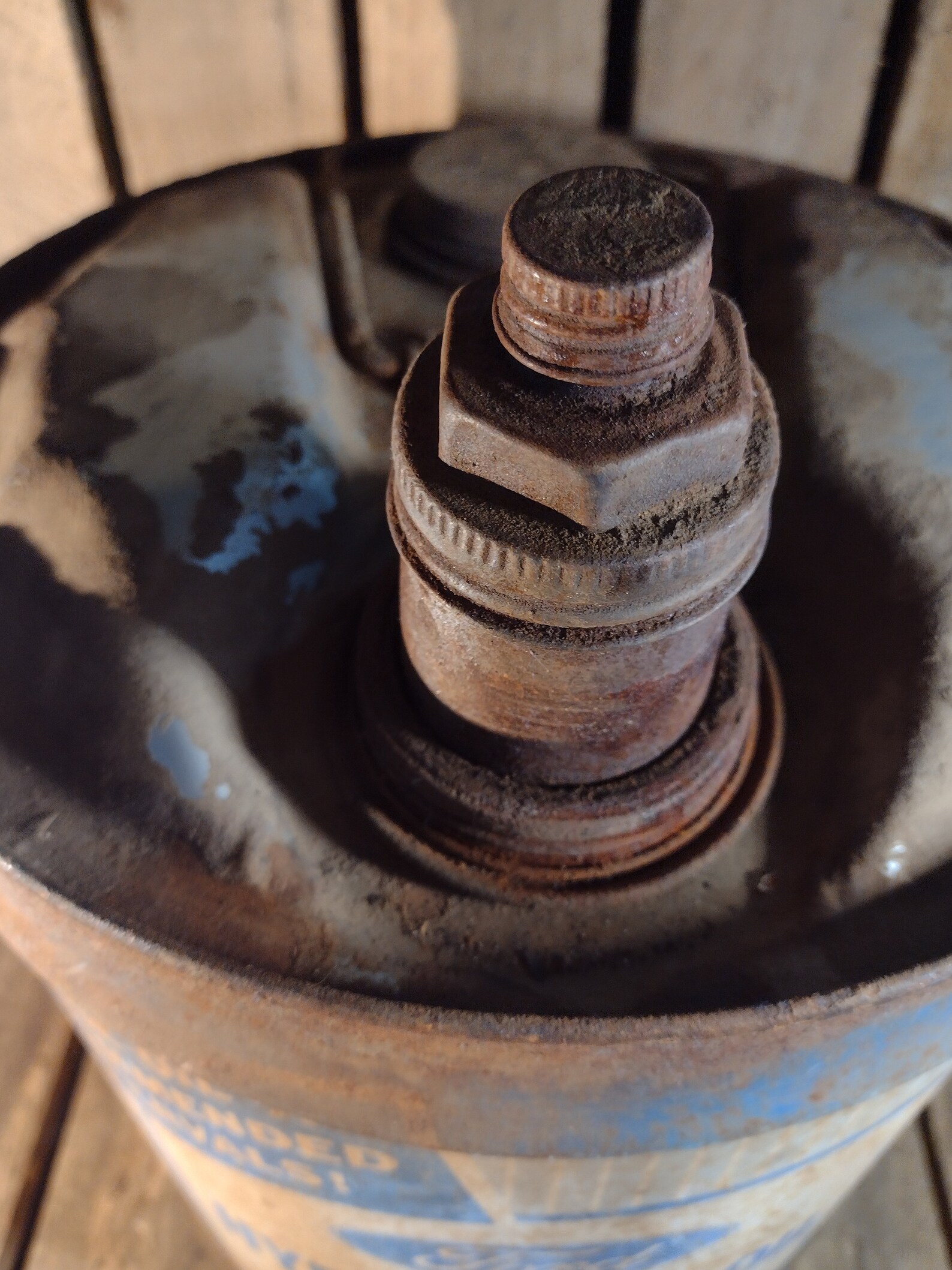 Vintage Rusty Oil Can - Etsy