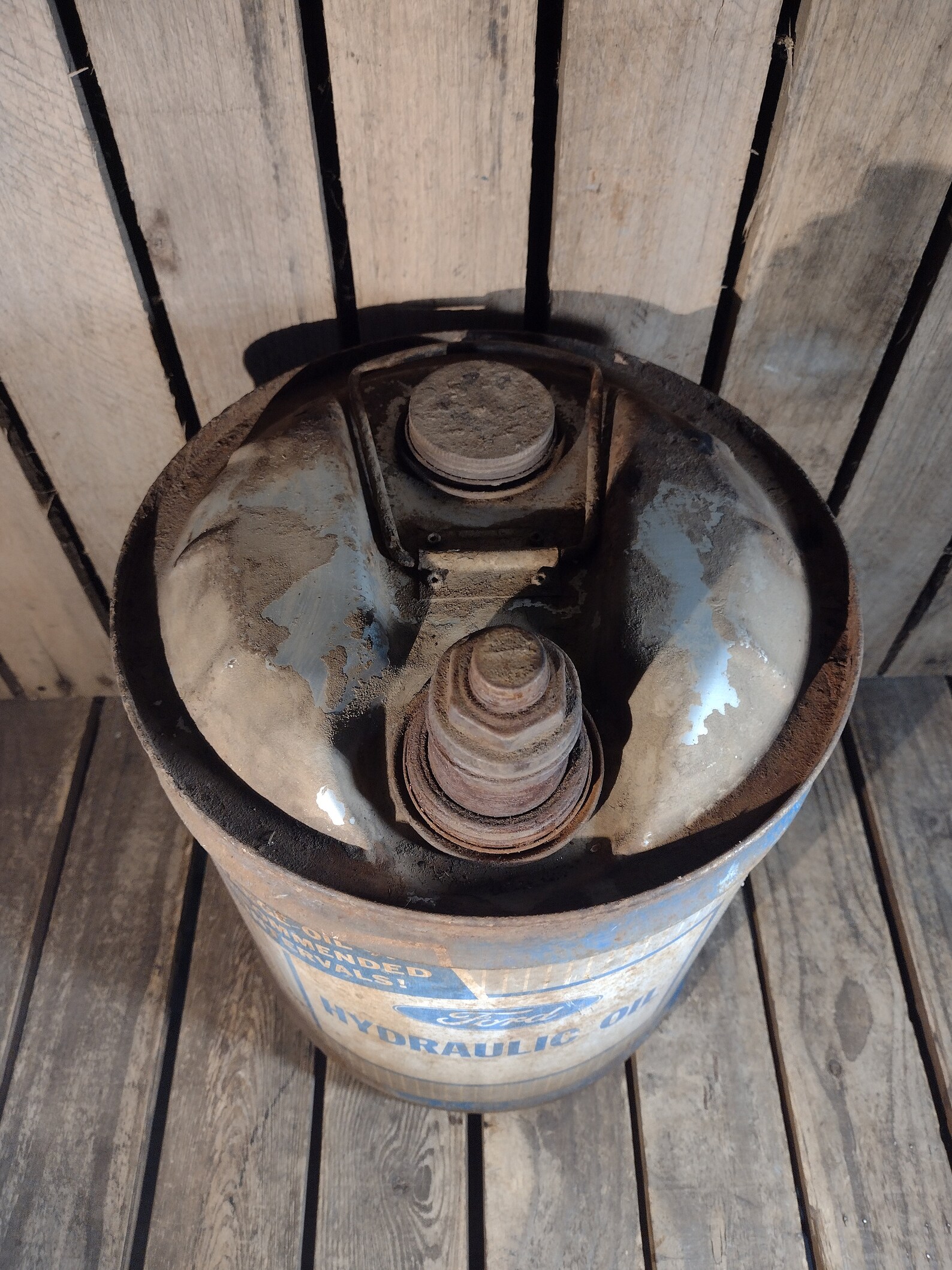 Vintage Rusty Oil Can - Etsy