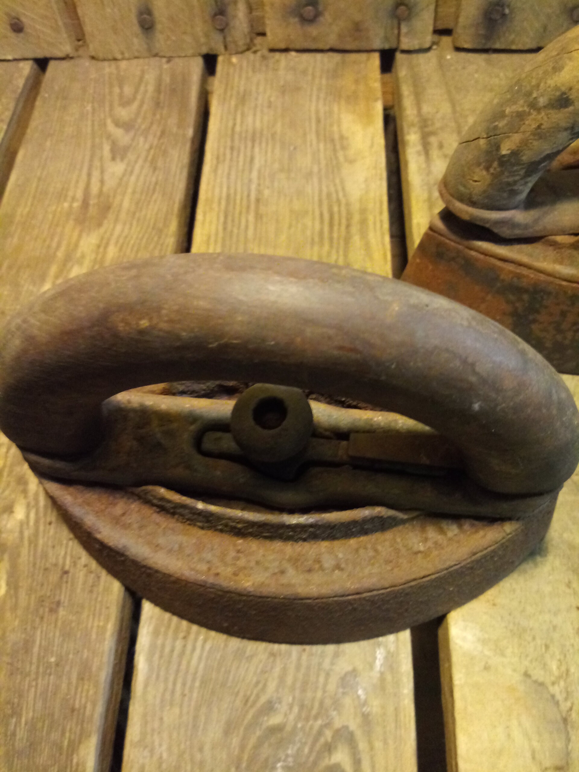 2 Antique Rusty Irons - Etsy