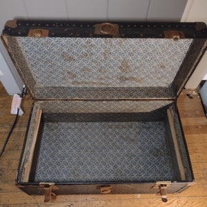 Vintage Rusty Trunk - Etsy