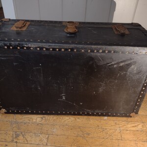 Vintage Rusty Trunk - Etsy