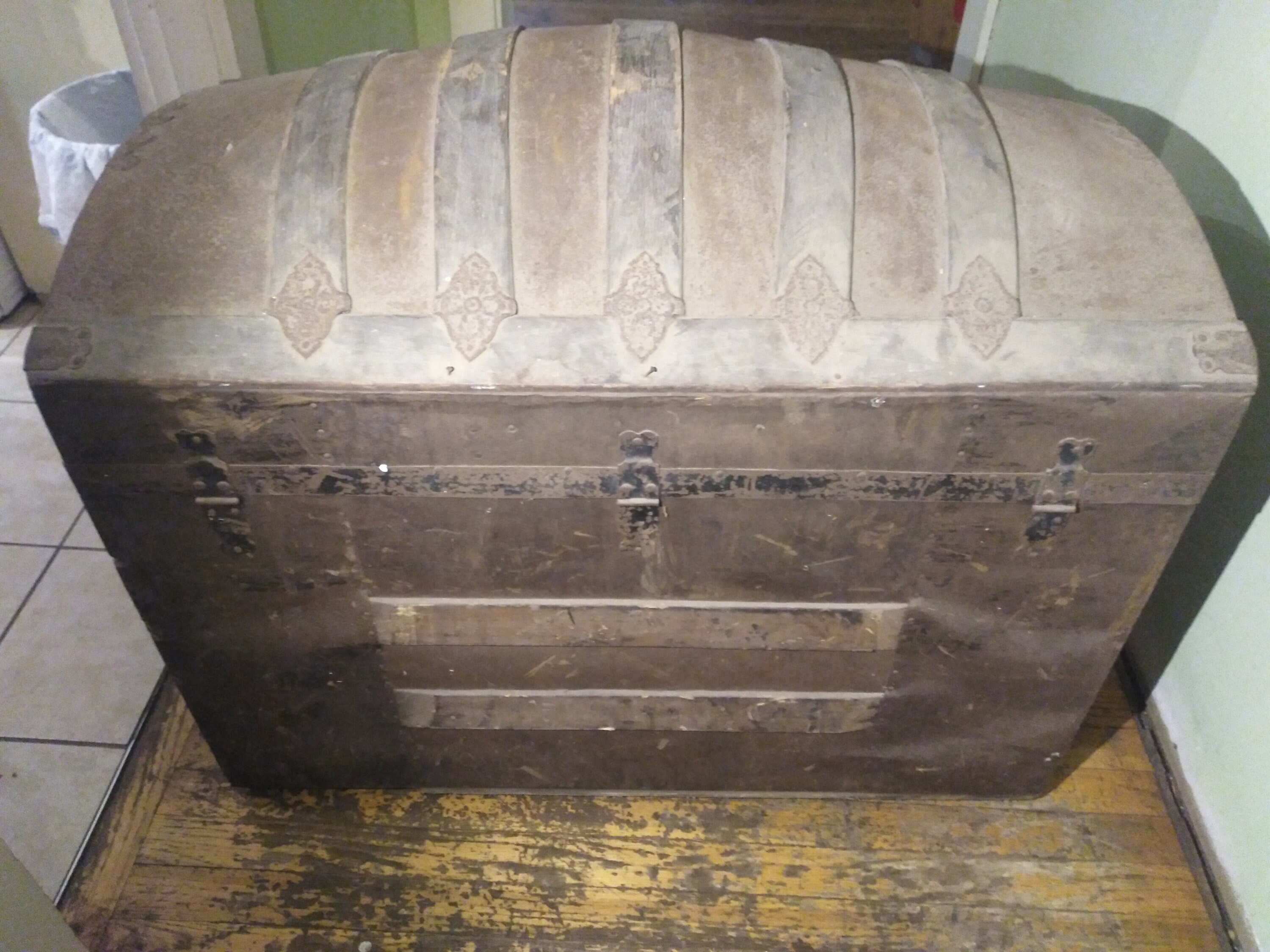 Antique Rusty Dome Trunk - Etsy