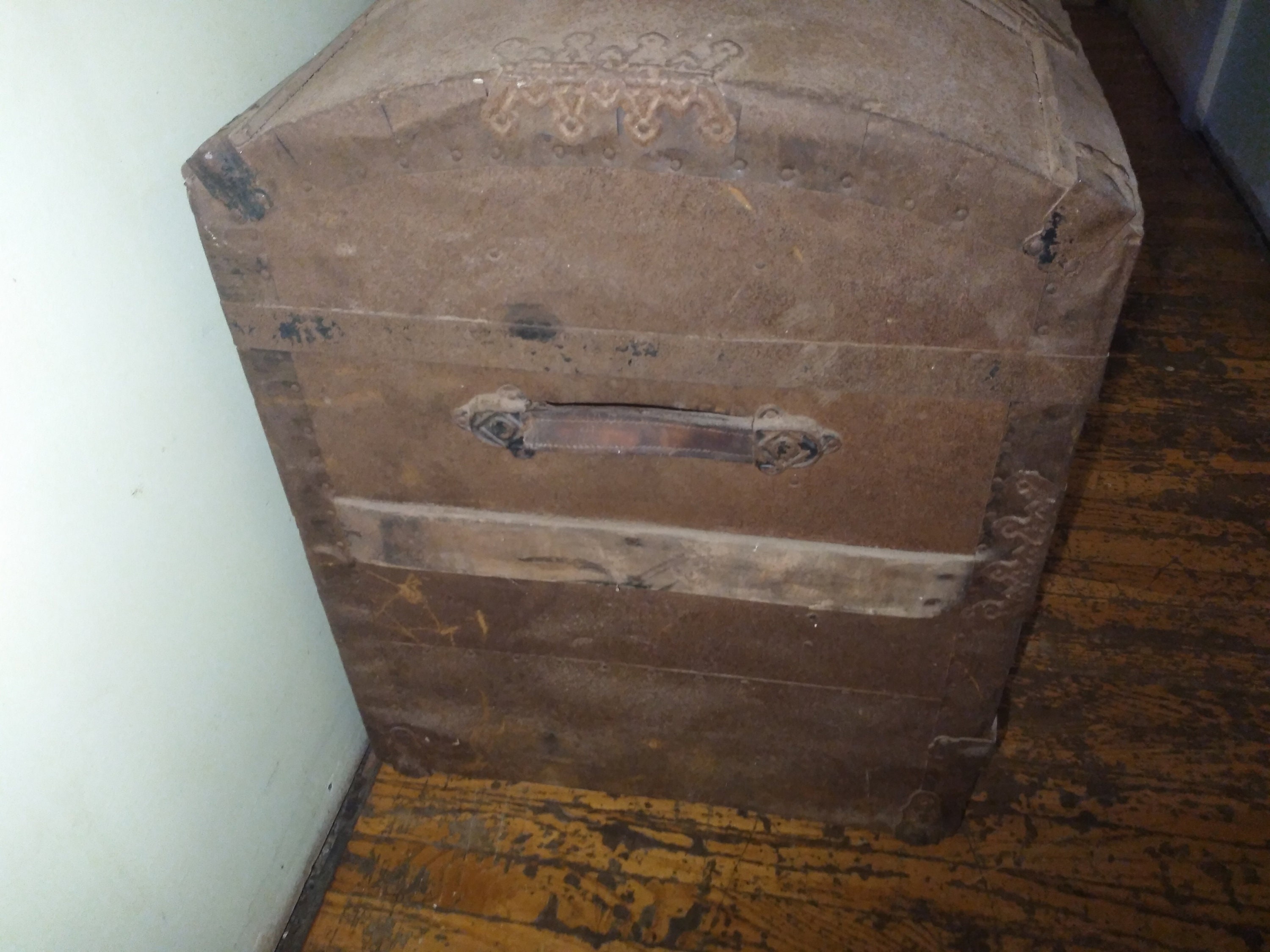 Antique Rusty Dome Trunk - Etsy