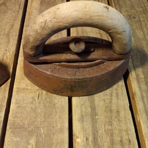 2 Antique Rusty Irons - Etsy
