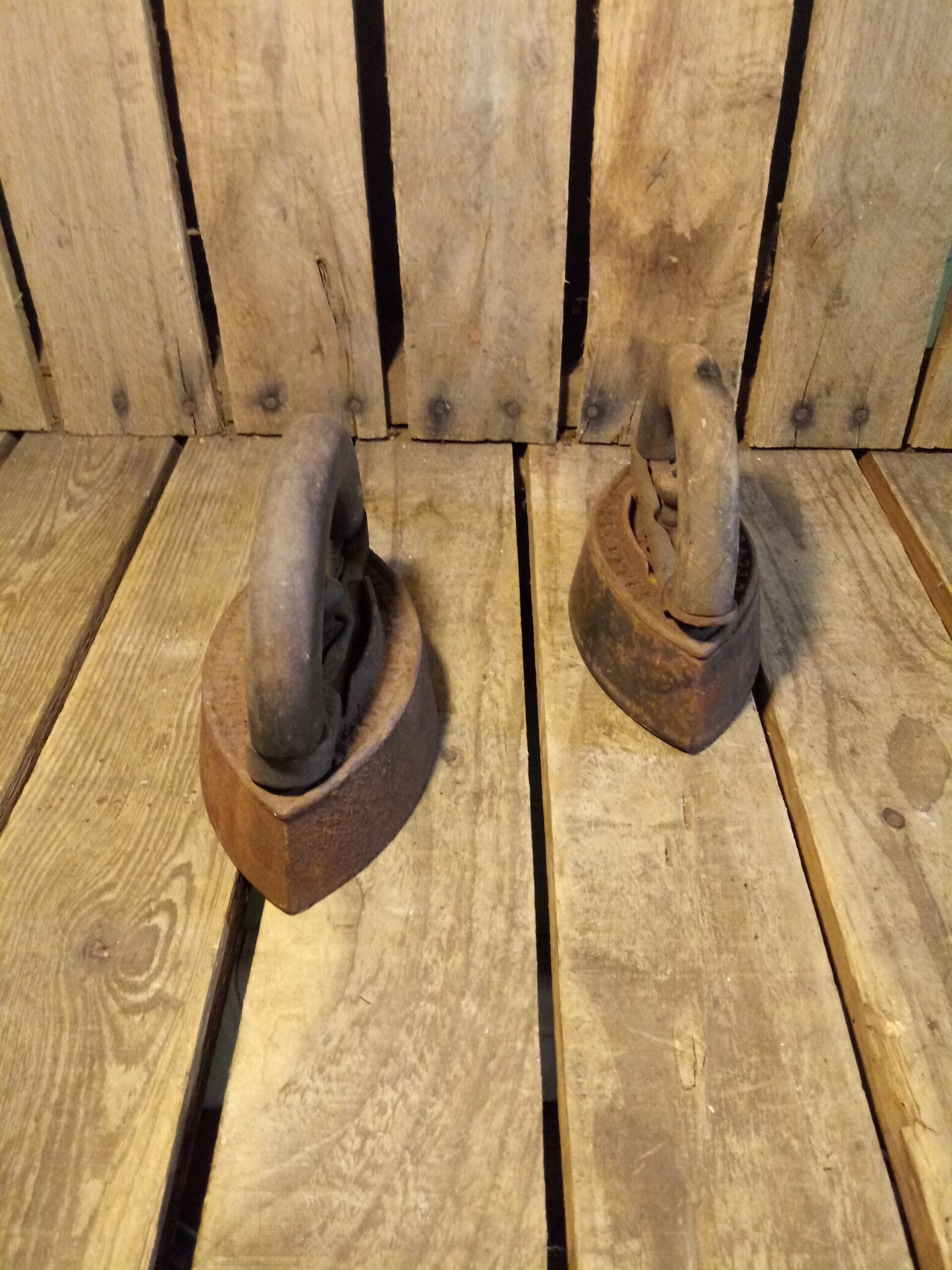 2 Antique Rusty Irons - Etsy