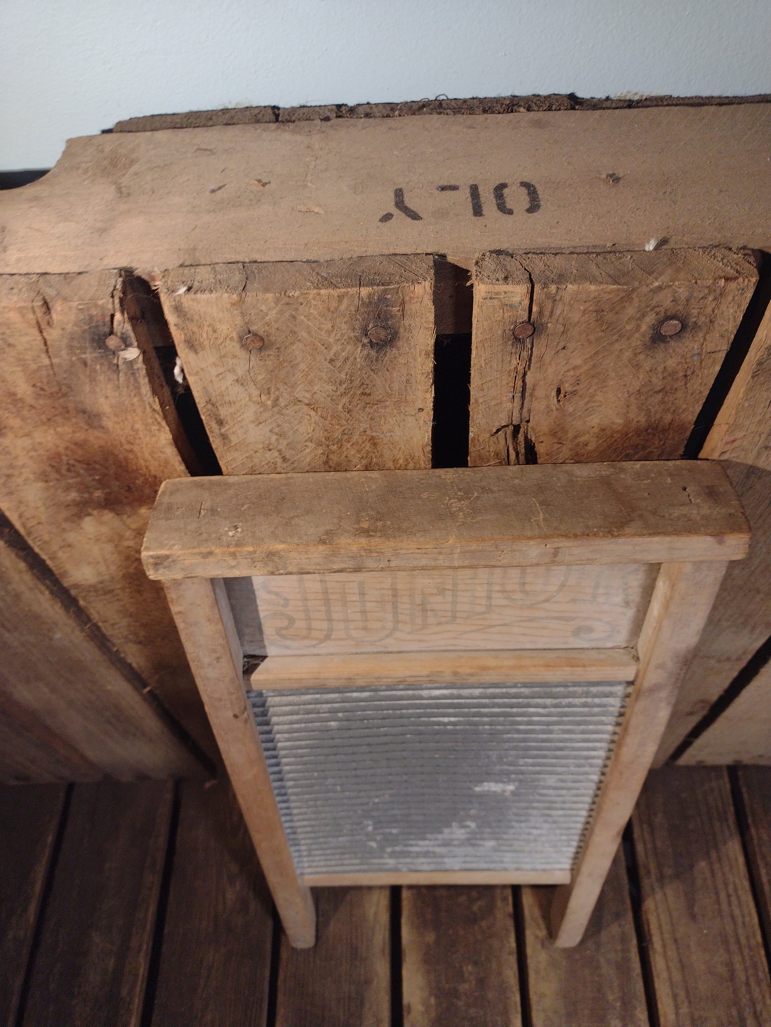 Small Vintage Washboard Wooden and Metal Rustic Laundry Room Farmhouse ...