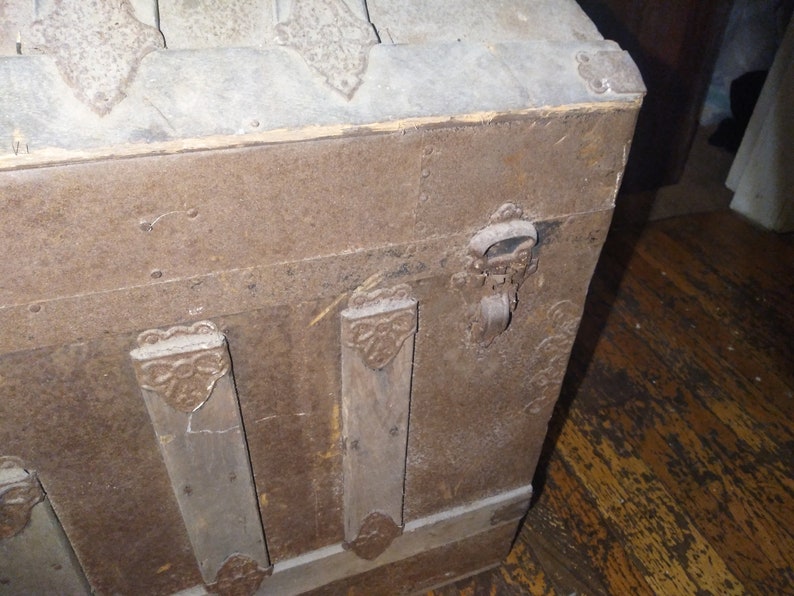 Antique Rusty Dome Trunk - Etsy