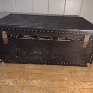 Vintage Rusty Trunk - Etsy