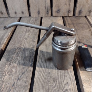 2 Vintage Oil Cans - Etsy