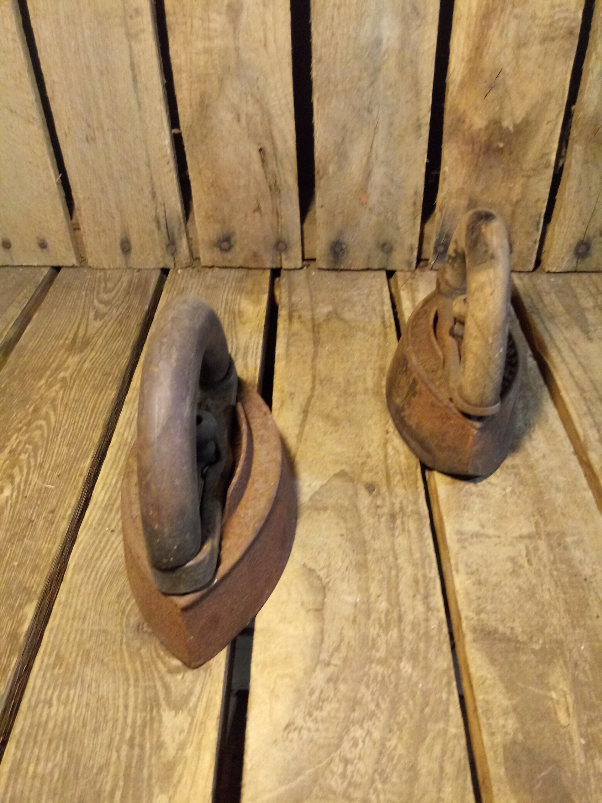 2 Antique Rusty Irons - Etsy