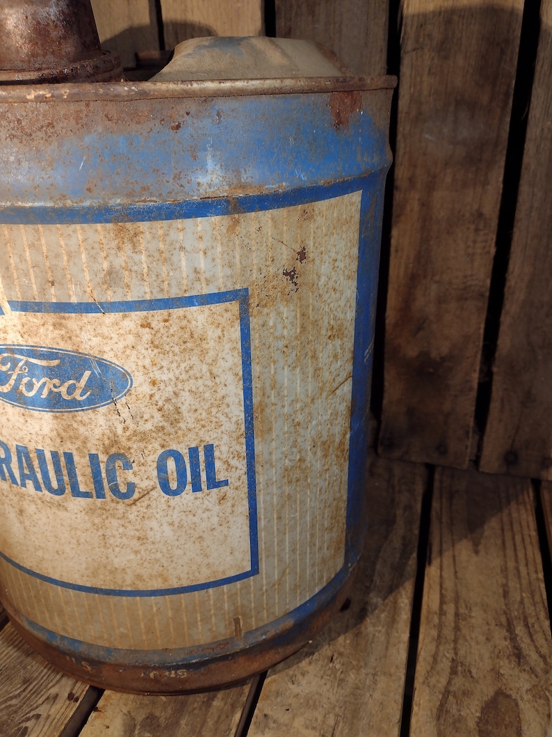 Vintage Rusty Oil Can - Etsy