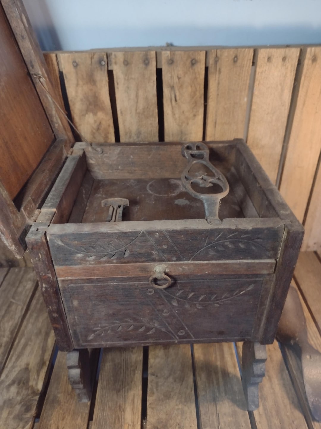 Antique Wooden Shoe Shine Box With Carved Floral Design Storage Chest ...