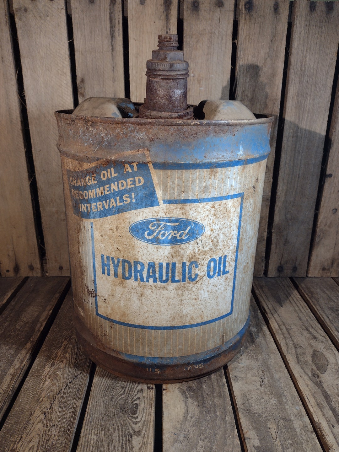 Vintage Rusty Oil Can - Etsy