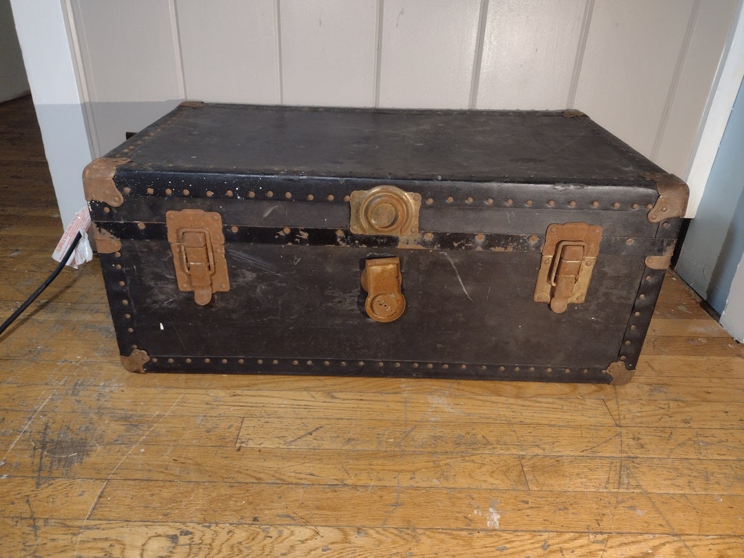 Vintage Rusty Trunk - Etsy