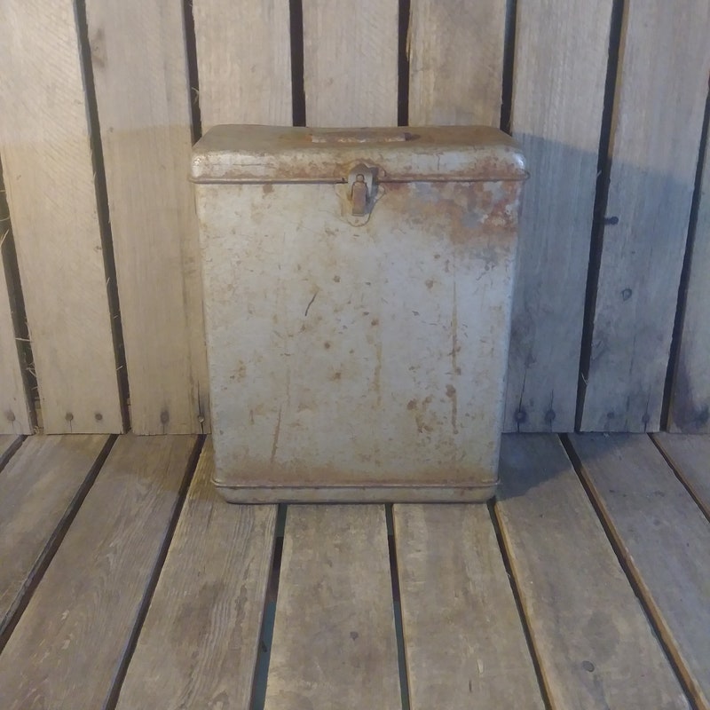 Rusty Box - Etsy