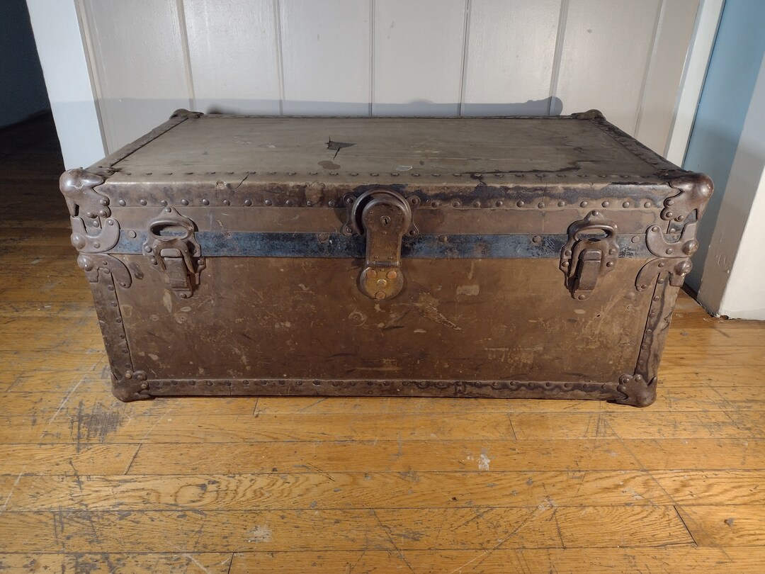 Vintage Rusty Trunk With Key - Etsy