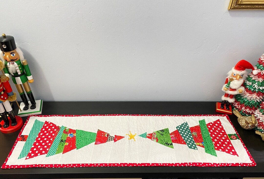 Grinch Christmas Tree Table Runner - Etsy