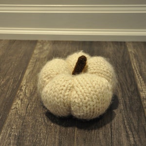 Knit Pumpkin// Home Decor// Fall Decor// Halloween// Pumpkin - Etsy