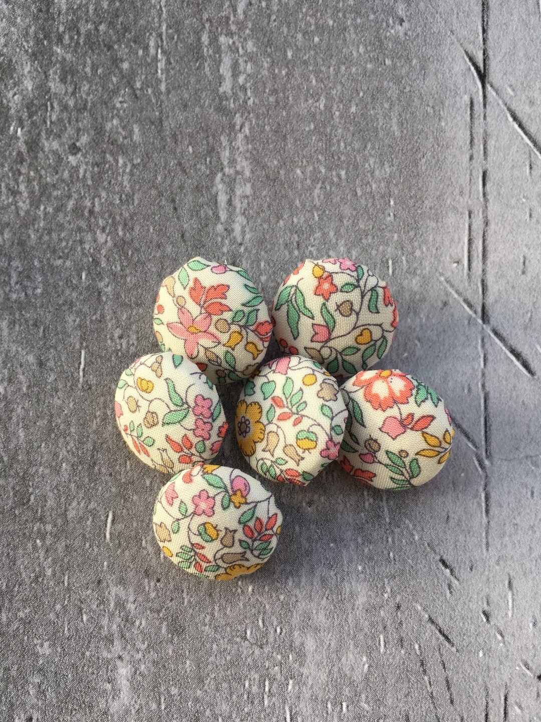 Liberty Print Fabric Buttons / Liberty Buttons / Handmade Buttons - Etsy