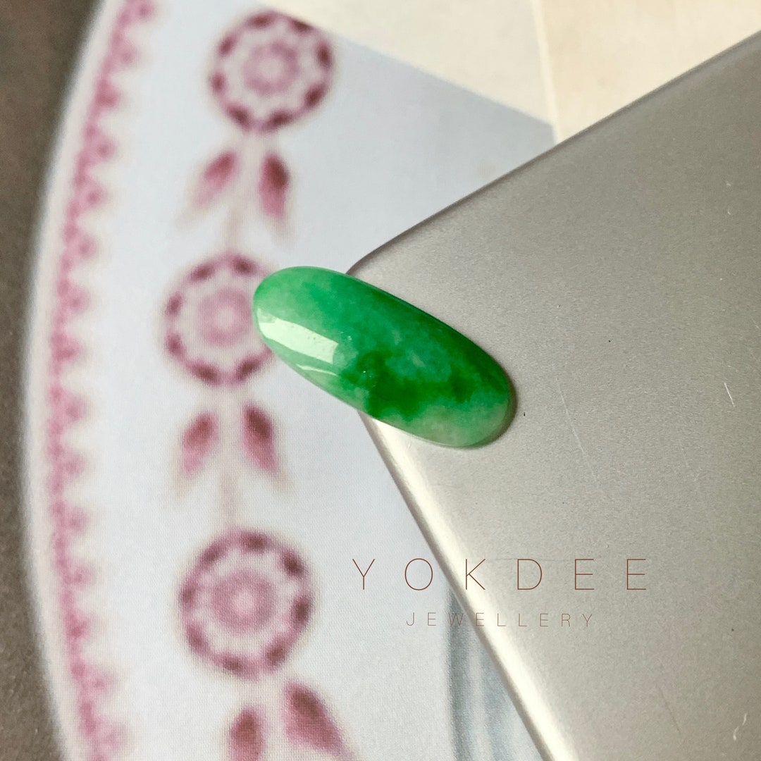 3.15cts A-grade Natural Jadeite Saddle Piece No.130390, Green Gemstone ...