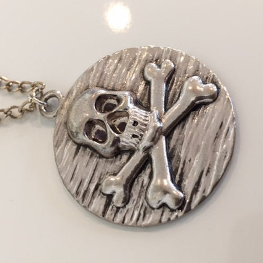 18" Skull and Crossbones Necklace - Etsy