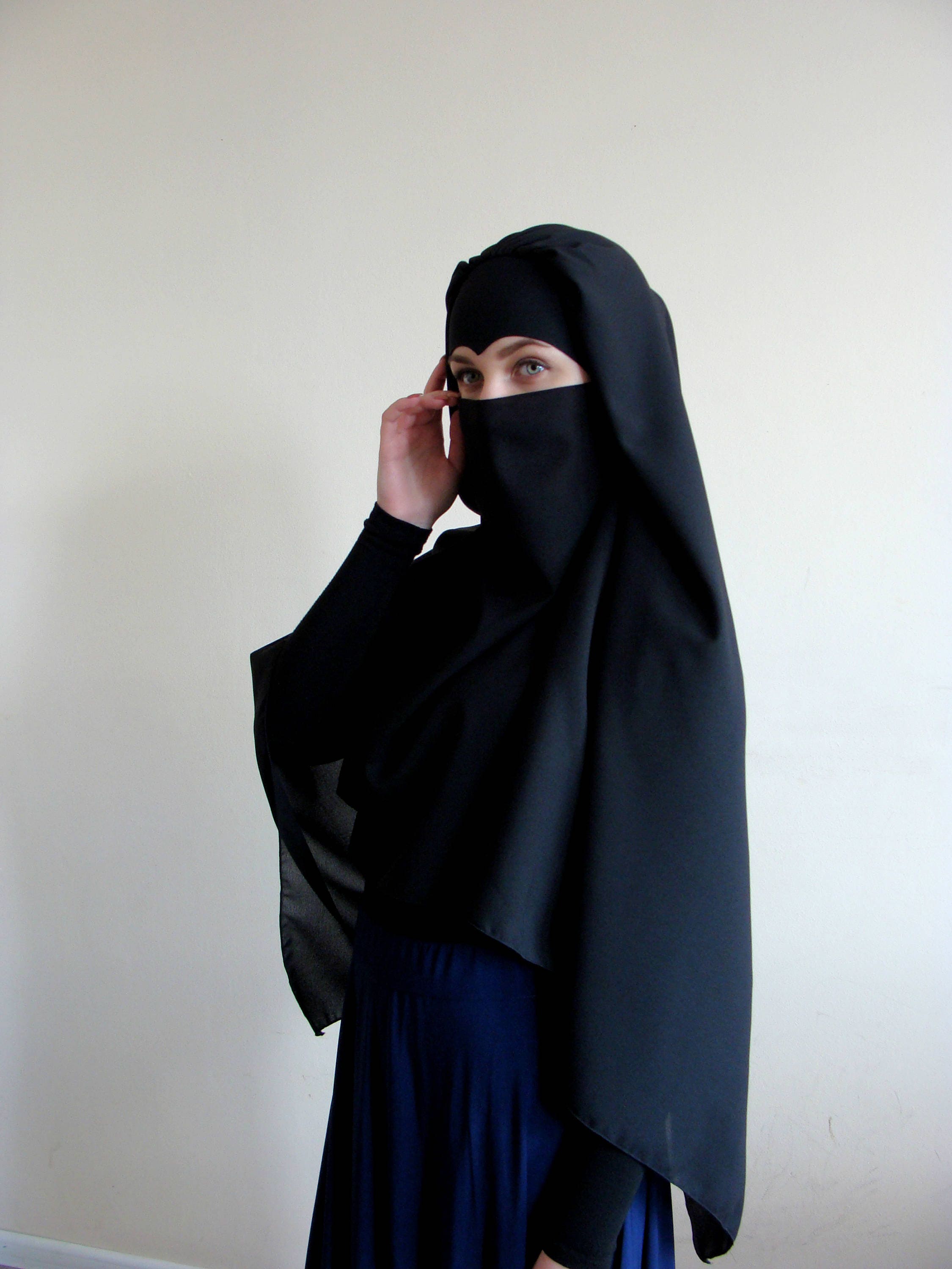 Schwarze volle Niqab, traditionelle Niqab, schwarze Burka, elegante ...