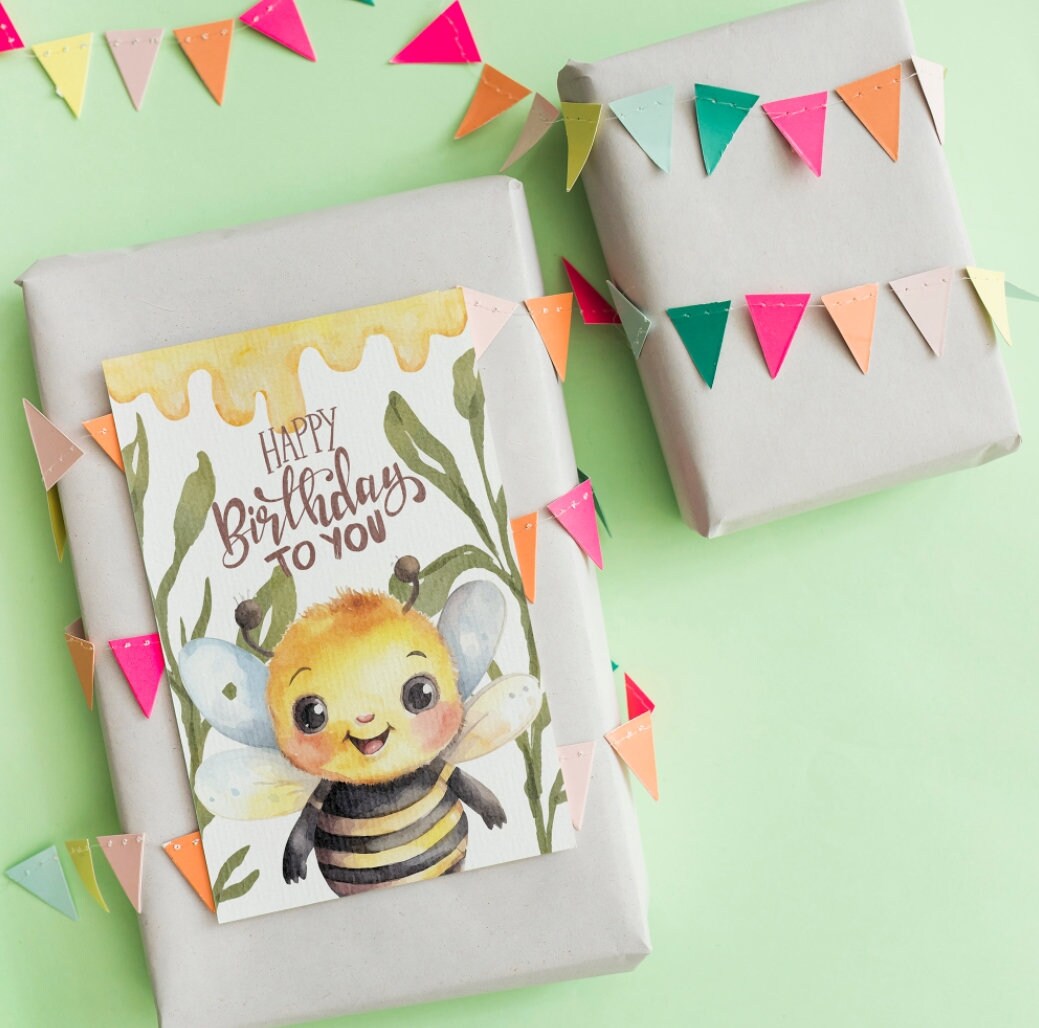 Little Bee Birthday Clipart Set in Transparent PNG - High Quality Bee ...