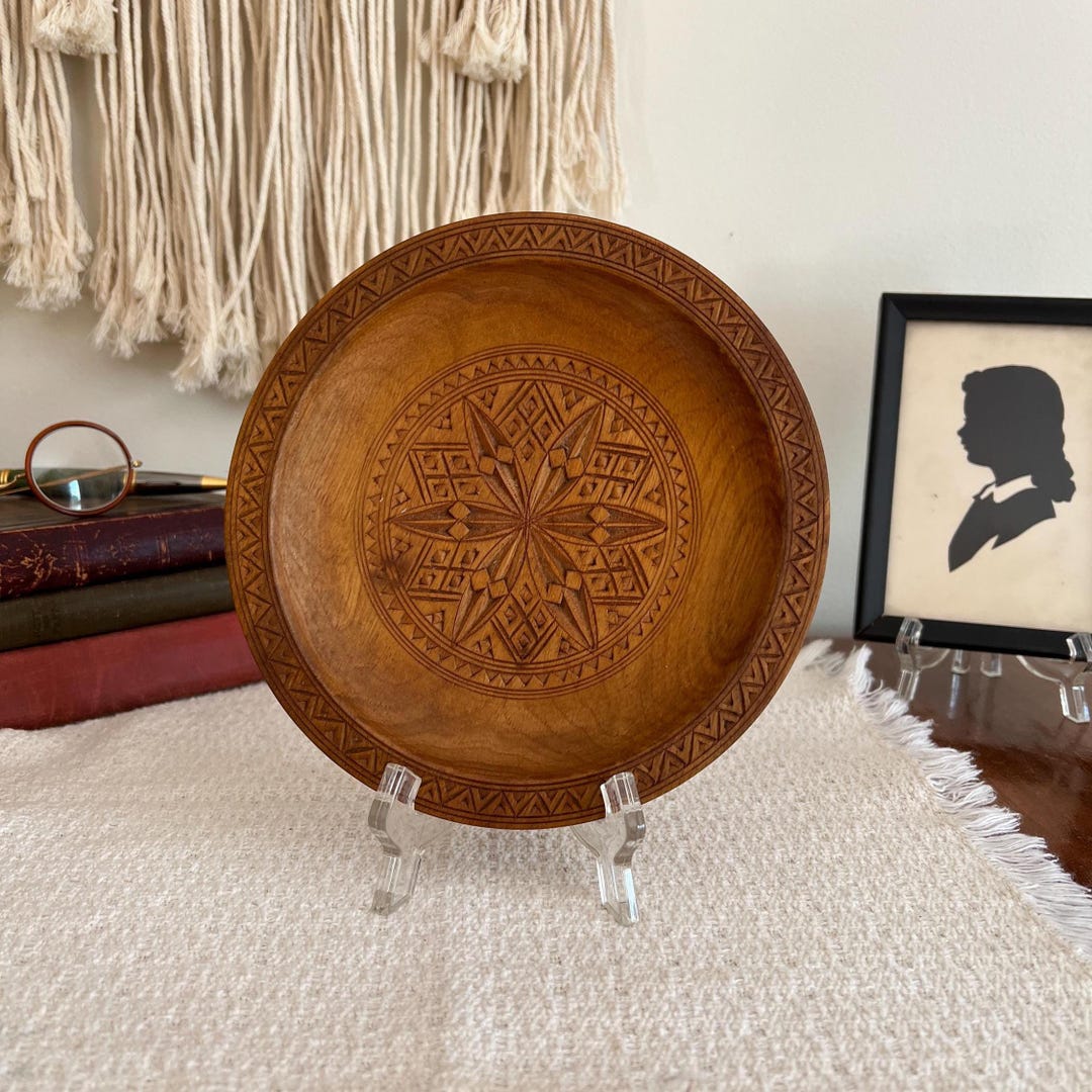 Small Chip-carved Wooden Plate Hand-carved Folk Art (3988) - Etsy