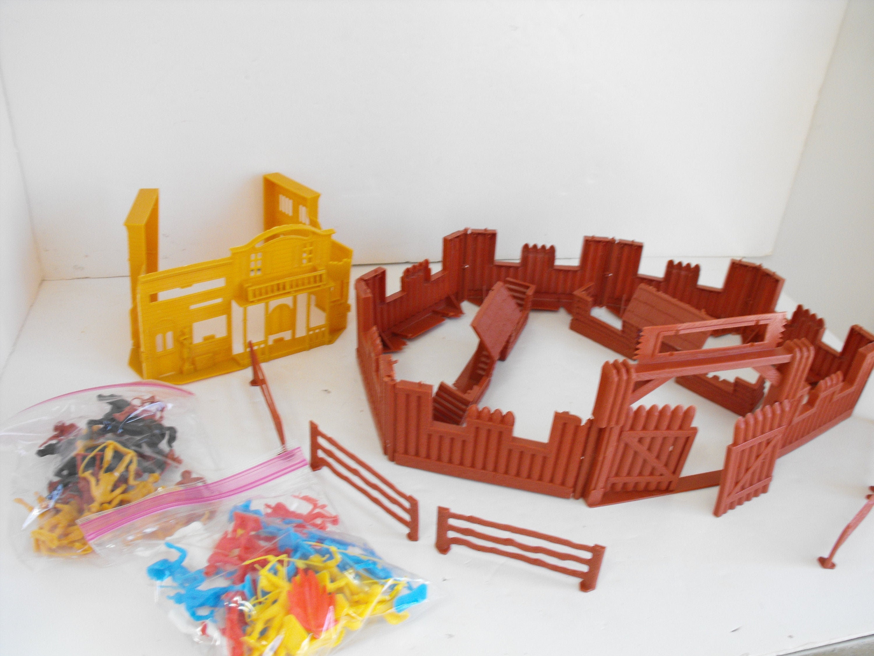 Fort Apache Playset for sale | Only 4 left at -70%