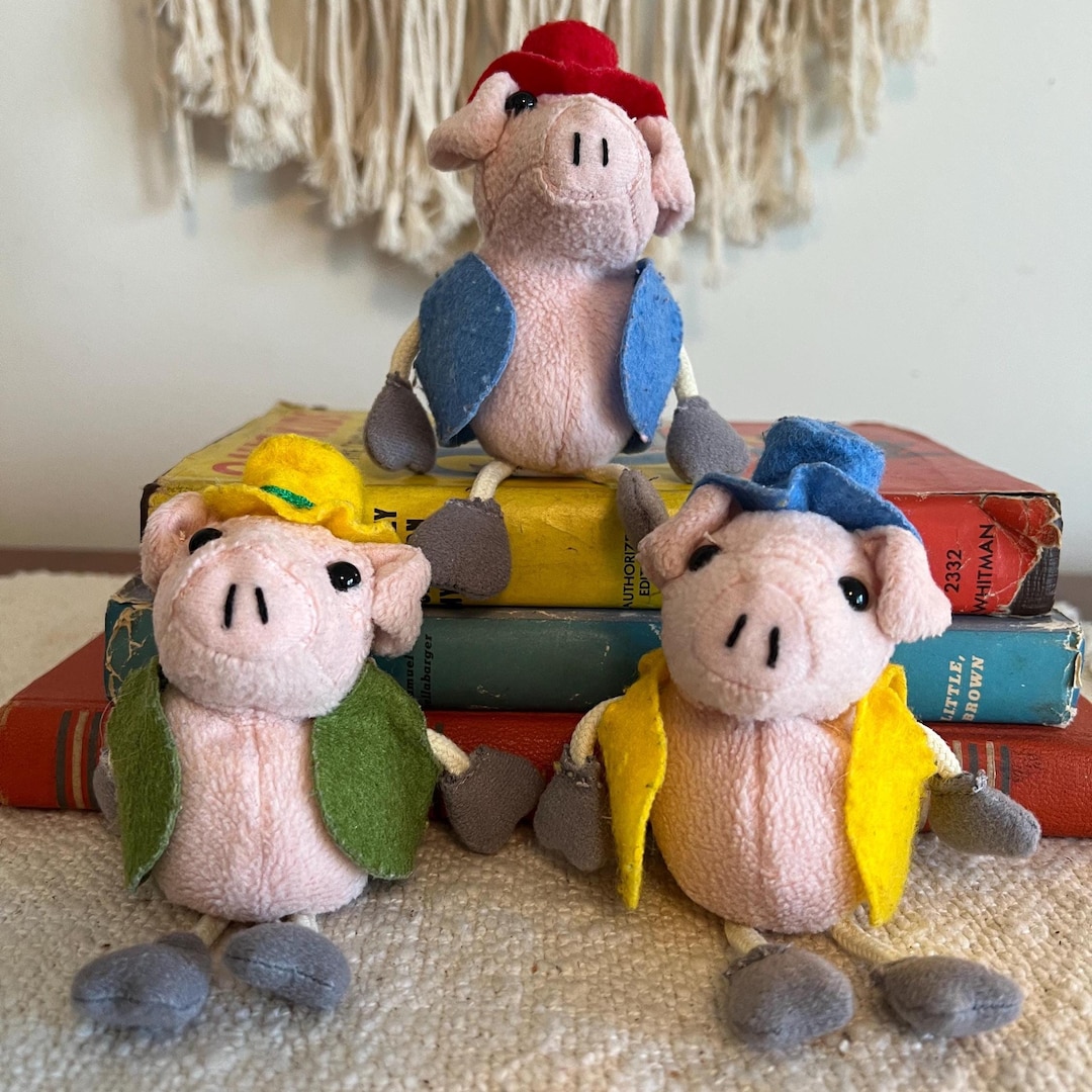 Three Little Pink Pig Finger Puppets Vests Hats the Puppet Company ...