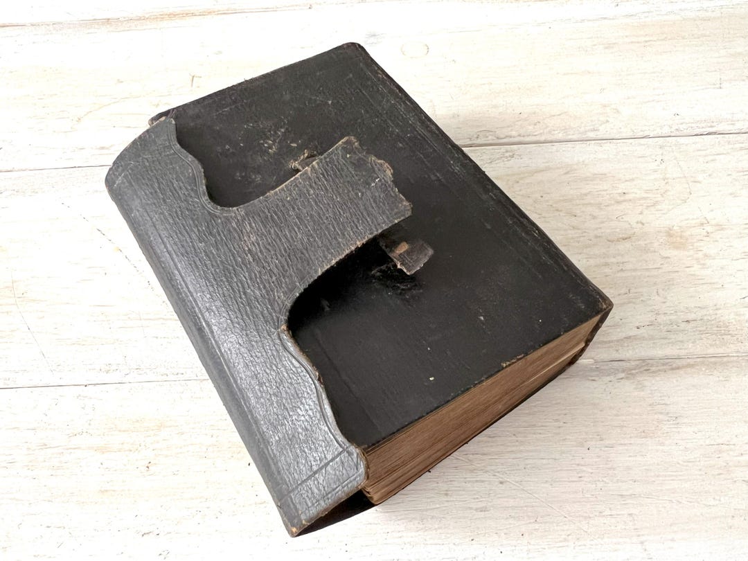 Vintage Holy Bible, Old and New Testaments, New York American Bible ...