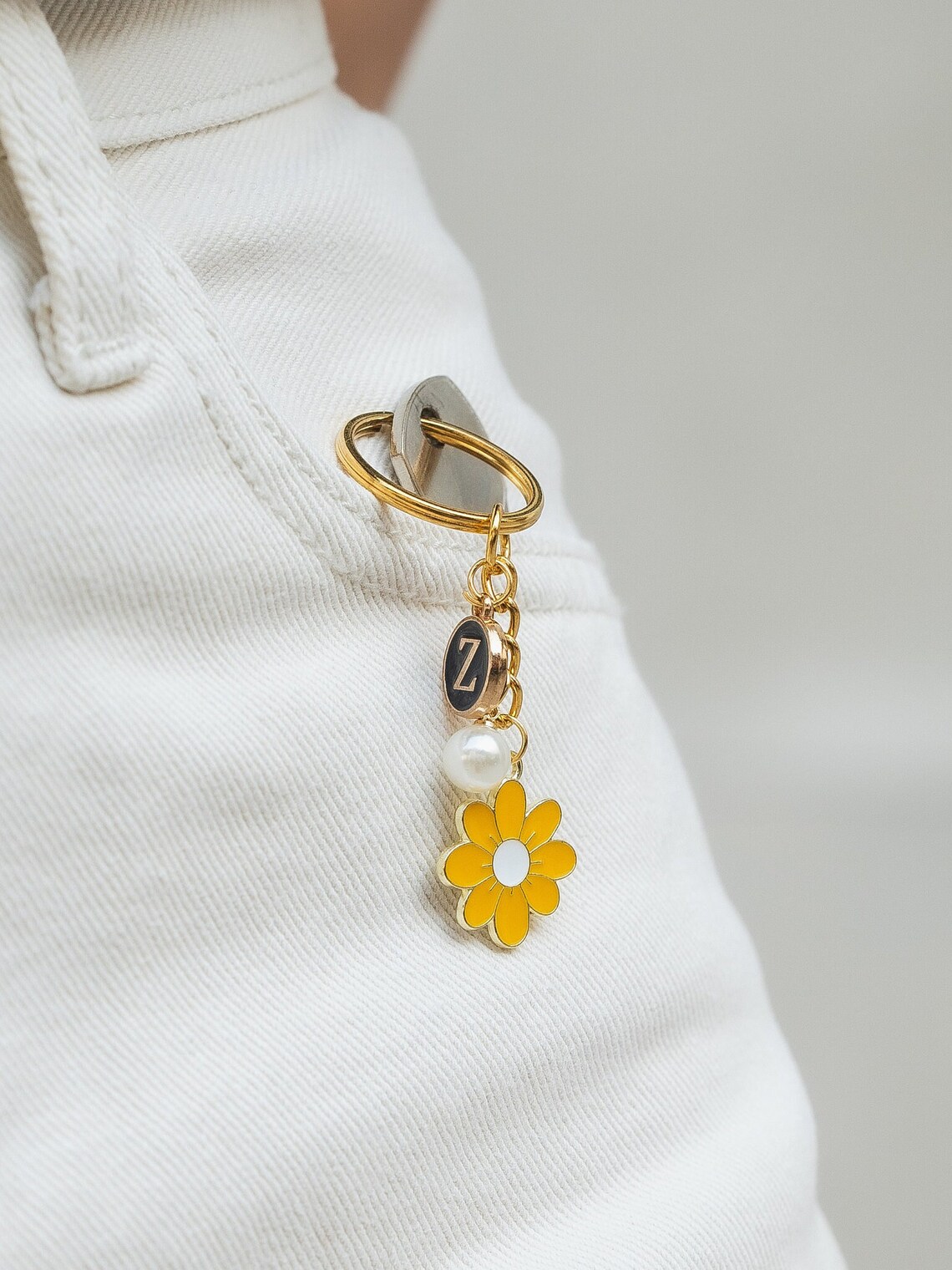 Personalized Daisy Keychain: Custom Initial Car Key Accessory - Etsy