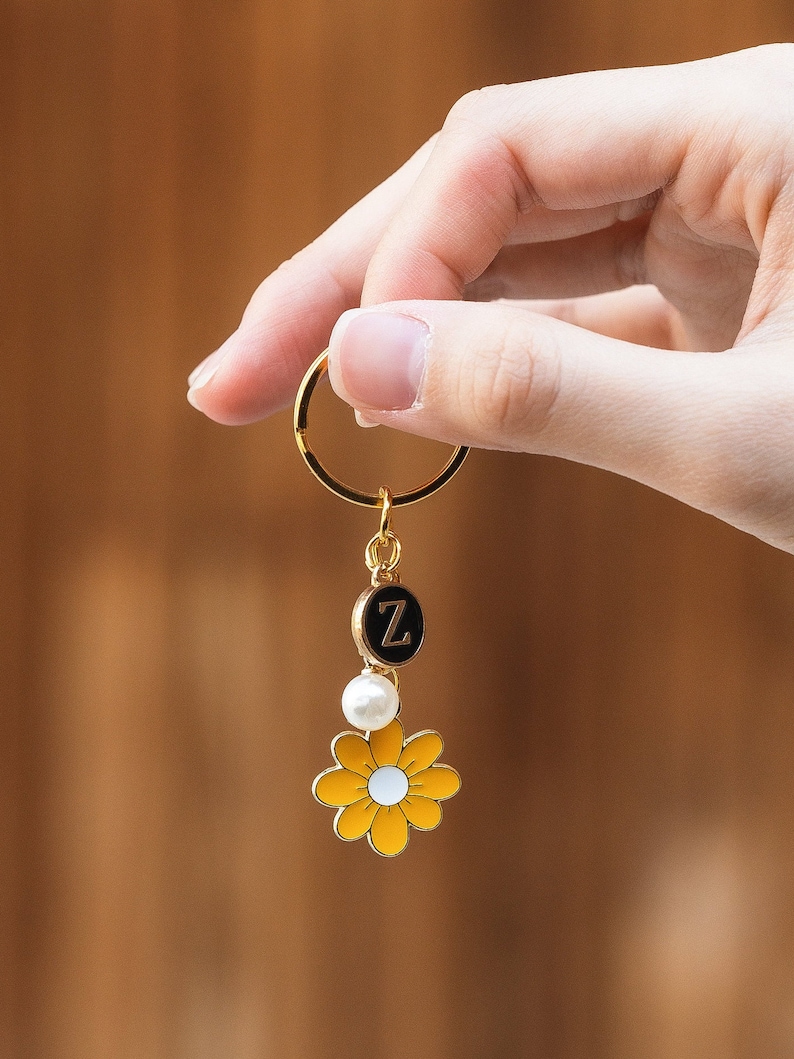 Personalized Daisy Keychain: Custom Initial Car Key Accessory - Etsy