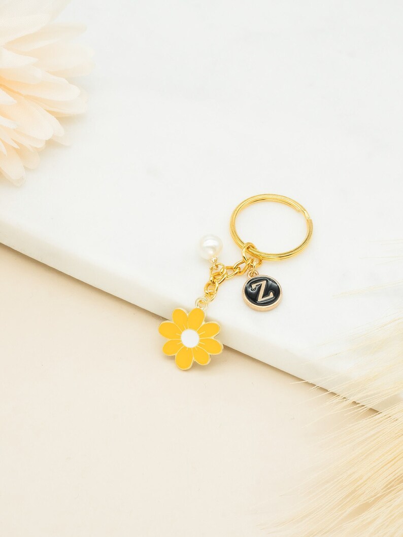 Personalized Daisy Keychain: Custom Initial Car Key Accessory - Etsy