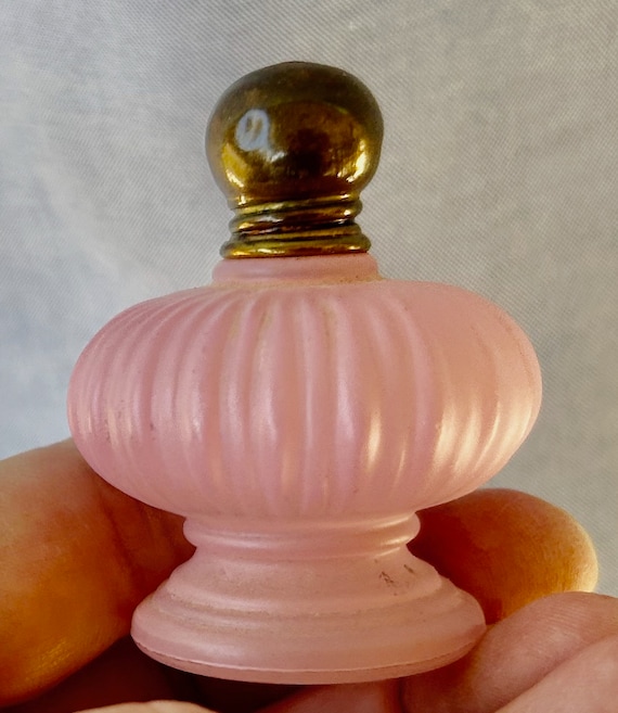 Vintage perfume bottle - Vintage rose perfume lid - P… - Gem