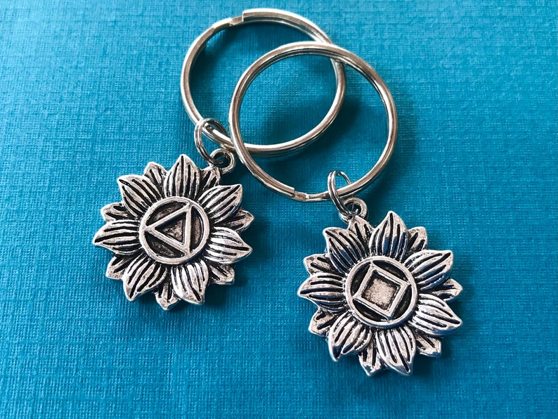 AA or NA Recovery Keychain / Daisy Flower Charm / Sobriety Gift for ...
