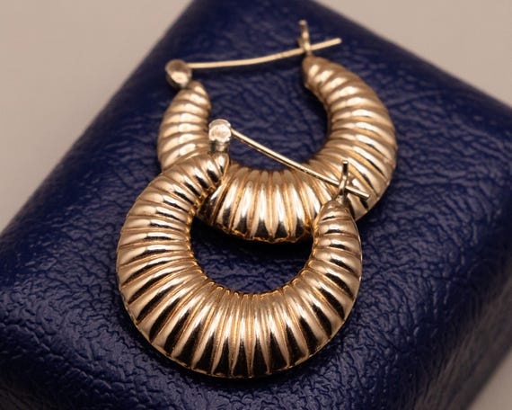 Amazing Vintage 14k Solid Gold Chunky Scalloped Hoop … - Gem