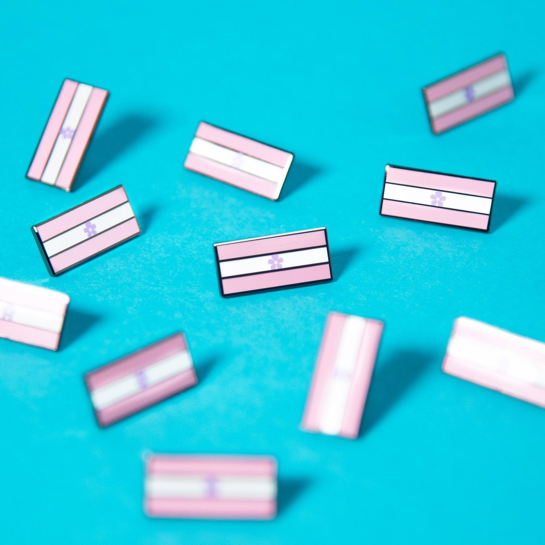 Sapphic Flag Pin — WLW Pride Enamel Badge Difemina LBPQ Lesbian ...