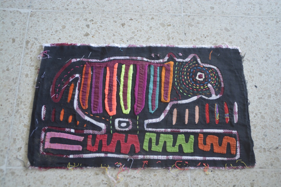 B352. OLD ANIMAL MOLA - Etsy