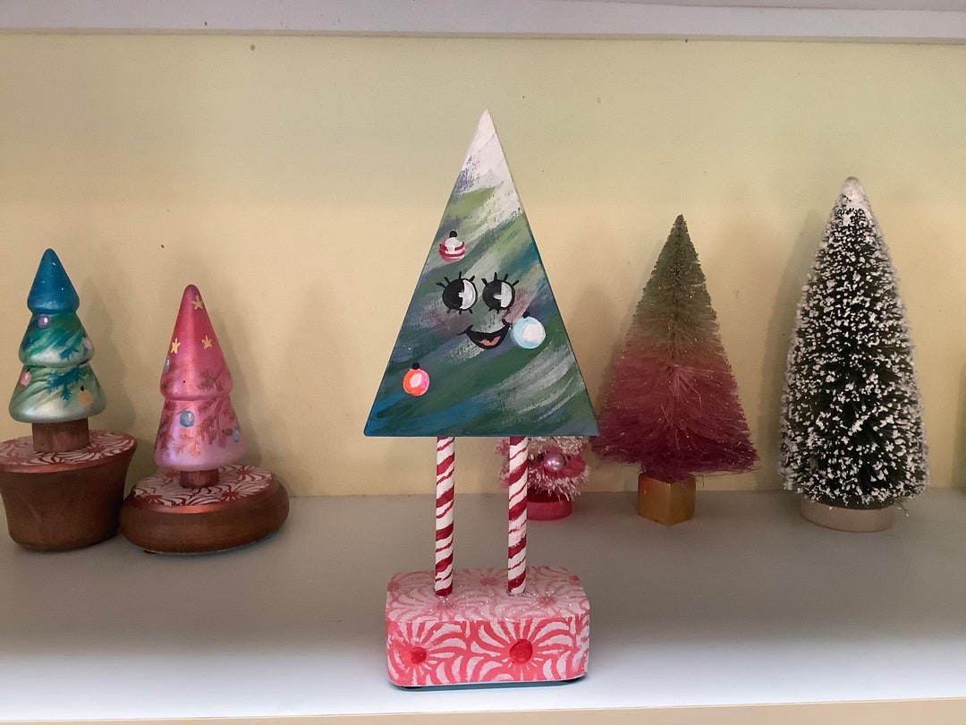 Painted Wooden Tree, Table Top Vintage Cartoon Look Christmas Tree. 8 ...